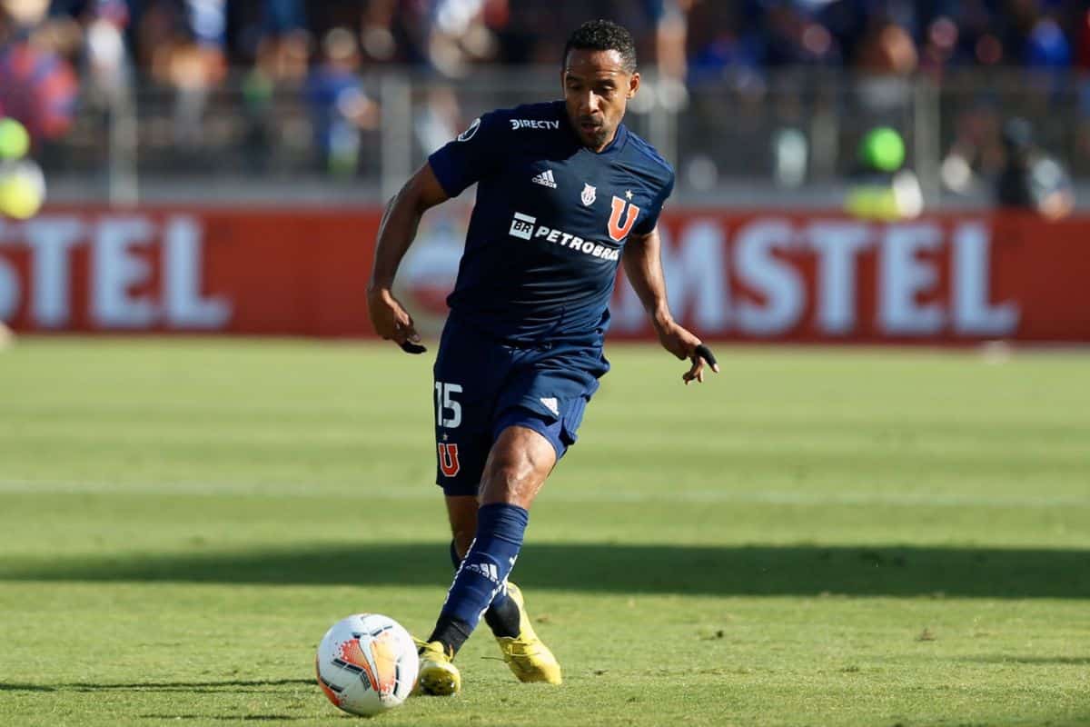 Todos los futbolistas que jugaron en Colo Colo y la u de Chile
