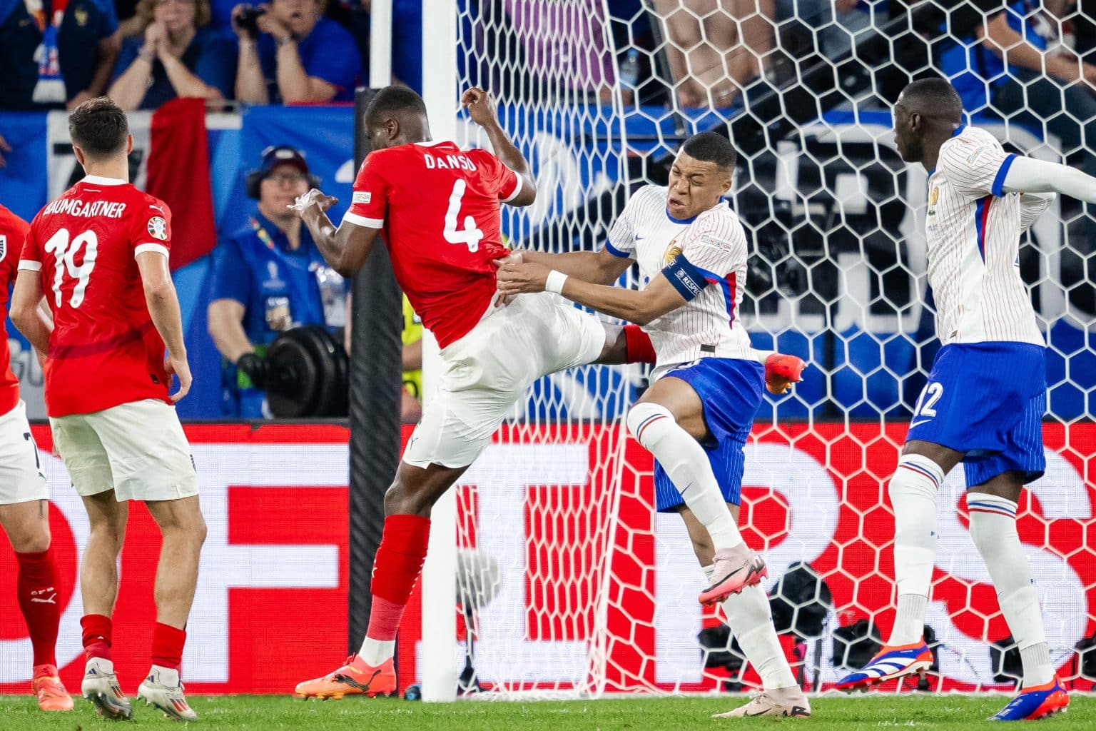 Equipe de France : le bourreau de Mbappé sort du silence