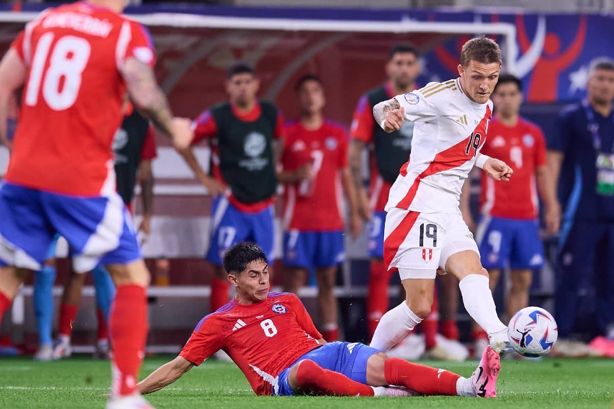 Oliver Sonne cantó el himno de Perú y estallaron los memes