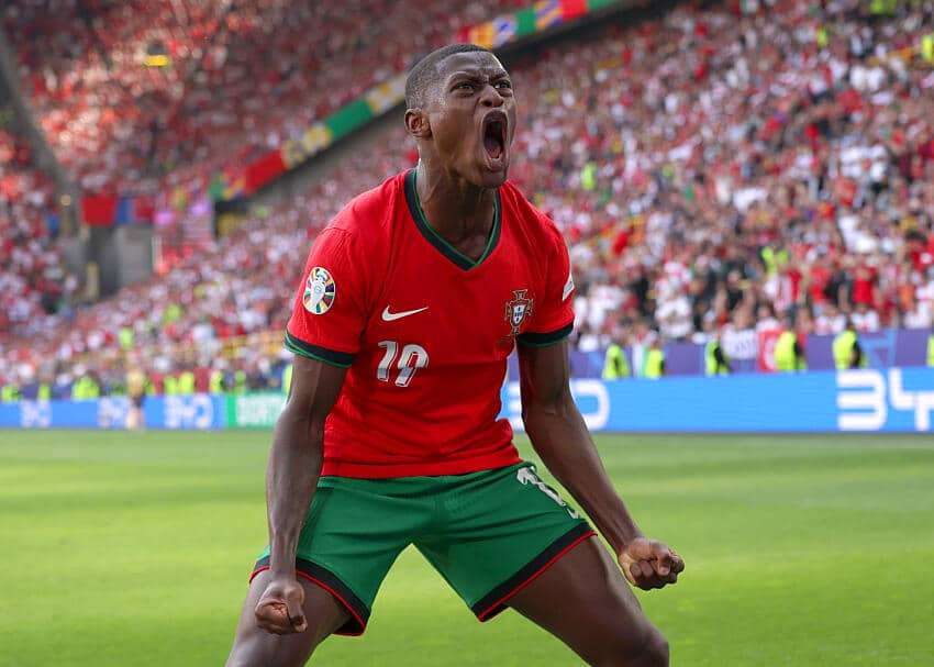 PSG : pourquoi Nuno Mendes est plus performant avec le Portugal