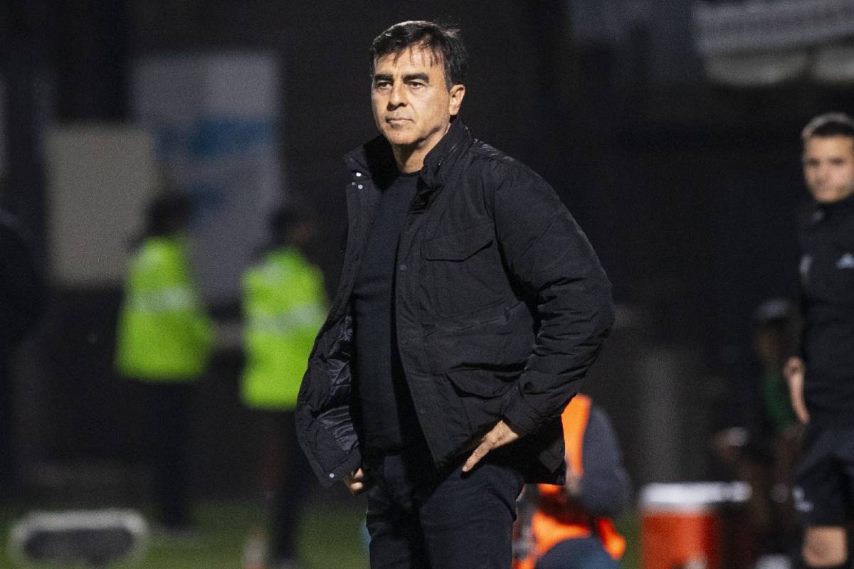 Gustavo Quinteros puso en duda su continuidad como DT de Vélez