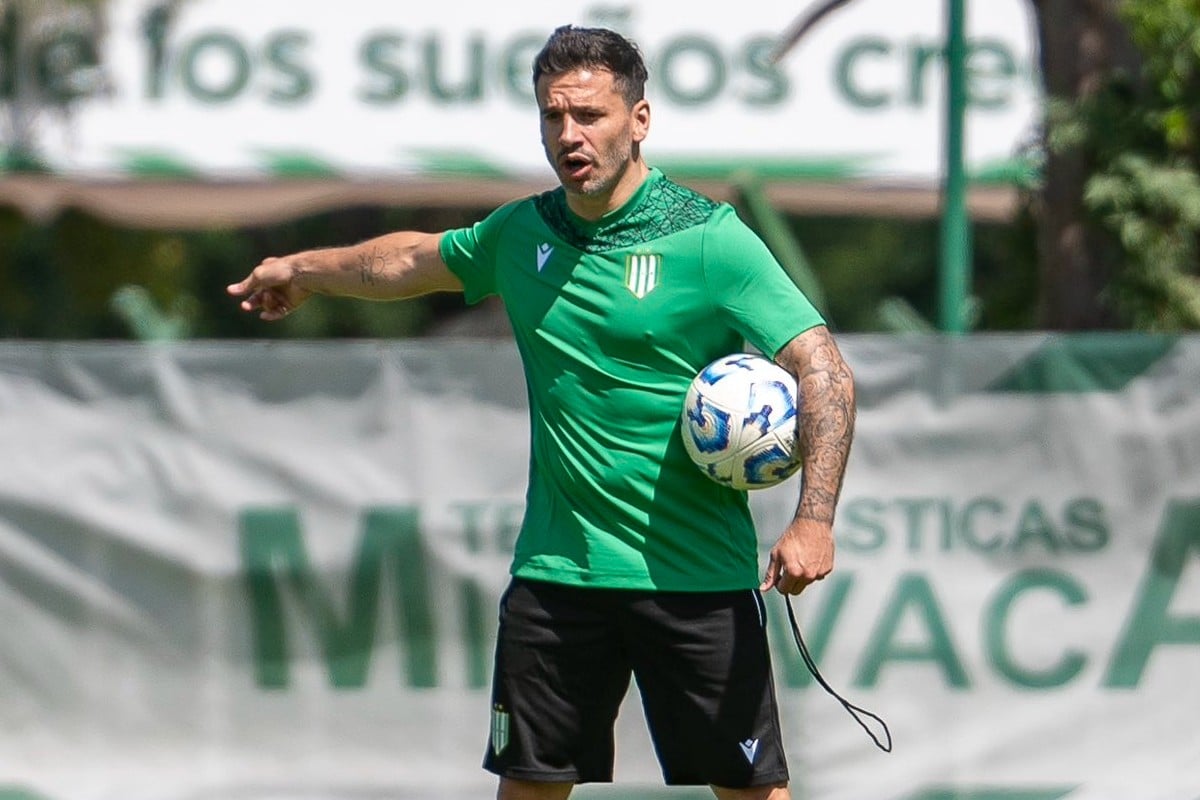 Refuerzos Banfield: el Taladro "inició conversaciones" con un defensor ...