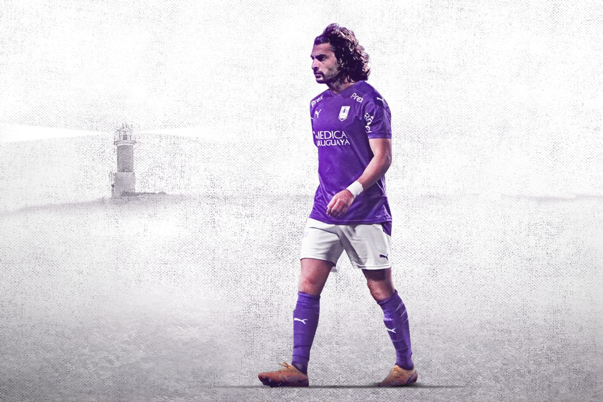 ¿Cómo juega Gian Franco Allala, defensa uruguayo que quiere Universidad ...