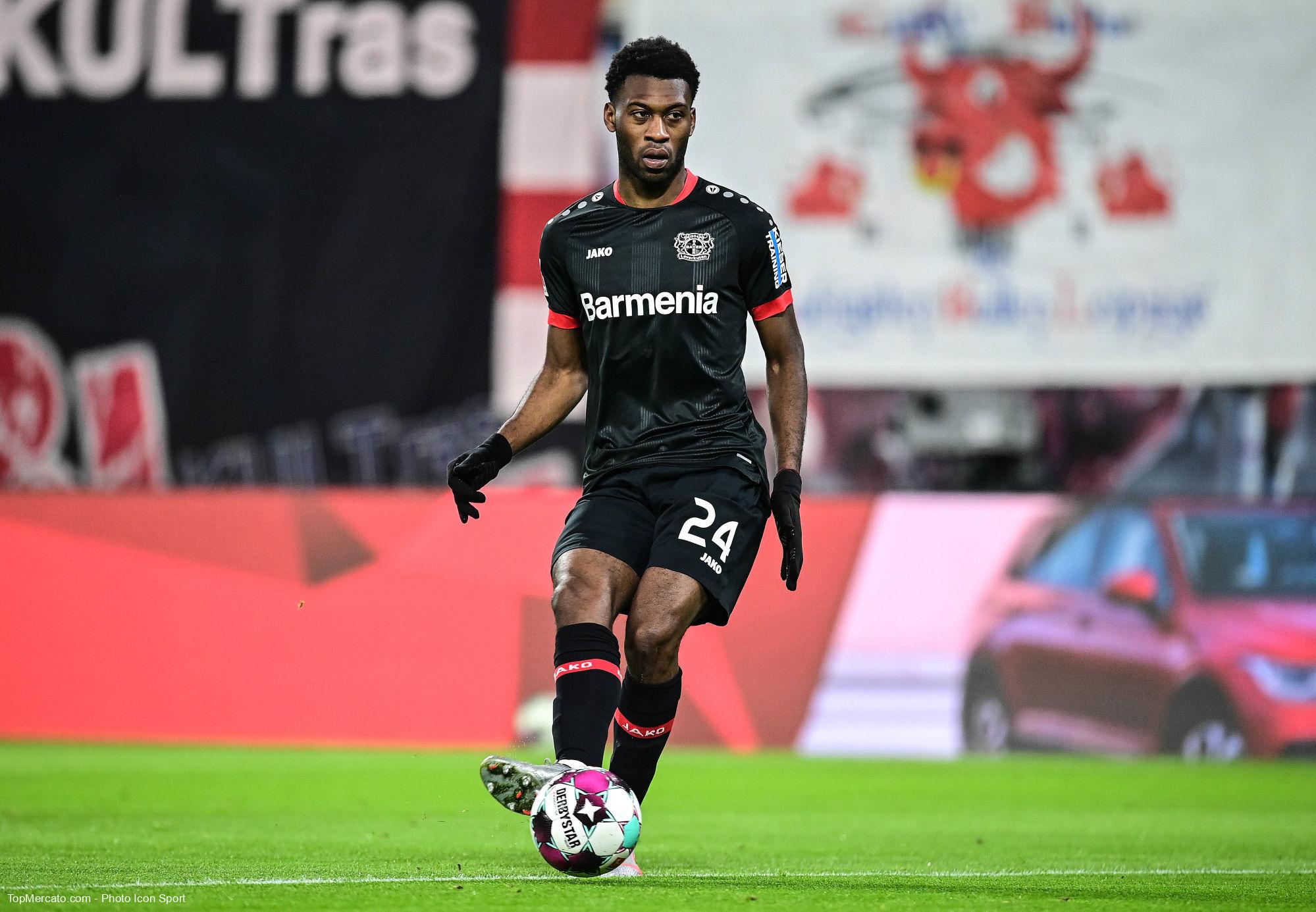 Leverkusen : Fosu-Mensah blessé au genou et absent plusieurs mois