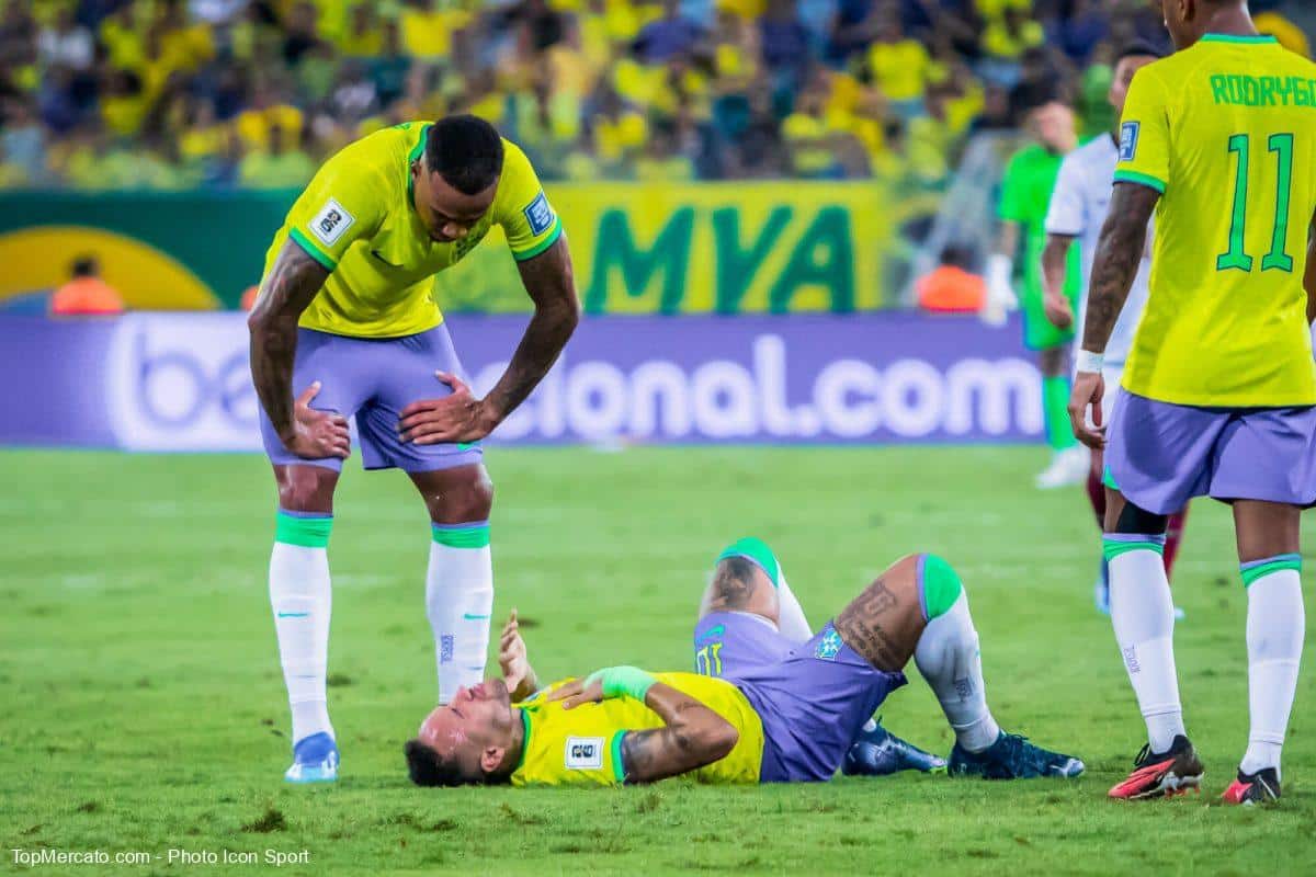 Neymar s'affiche sur les réseaux, son nouveau look fait le buzz