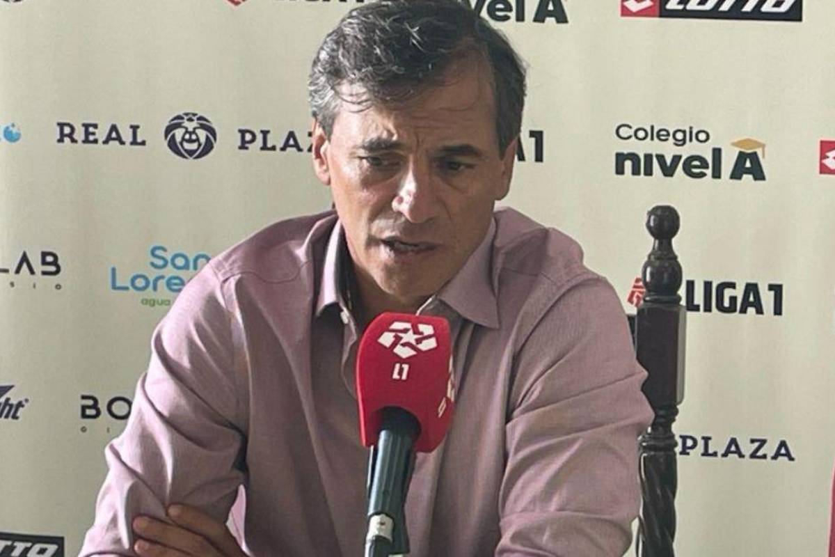 ¿Era gol de Universitario? Fabián Bustos y su queja por el VAR