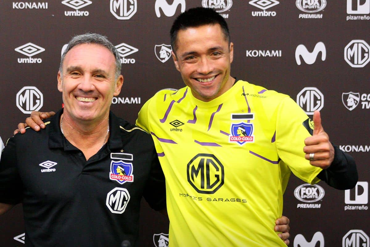 Todos los futbolistas que jugaron en Colo Colo y la u de Chile