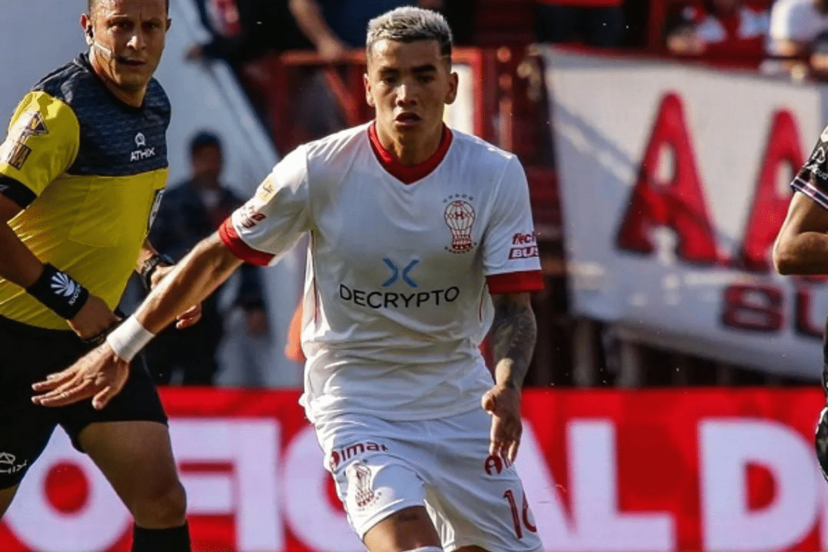 Cómo juega Rodrigo Cabral, el prometedor volante de Huracán
