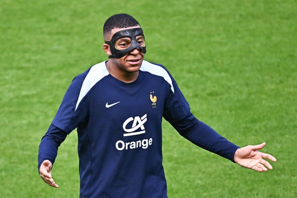 Mbappé dévoile son nouveau masque